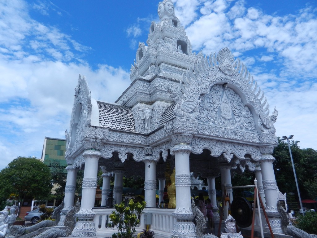 Ticky Tacky Thai Style; Is This The Ugliest Temple In Northern Thailand?